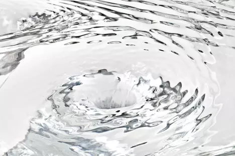 Zaha Hadid မှ Liquid Glacial