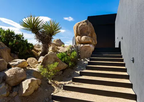 Το Oller & Pejic's Desert House έχει σχεδιαστεί για να δείχνει