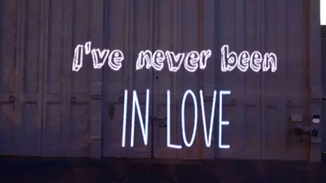 Vidéo musik Cobra Starship's Never Been In Love