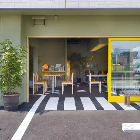 Cafe/day by Suppose Design Office