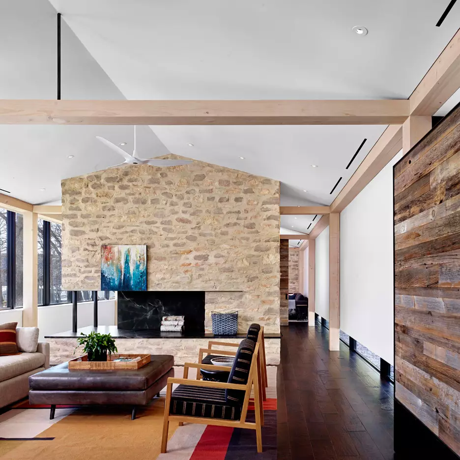 Prefabricado moderno de Texas por Aamodt / Plumb Architects