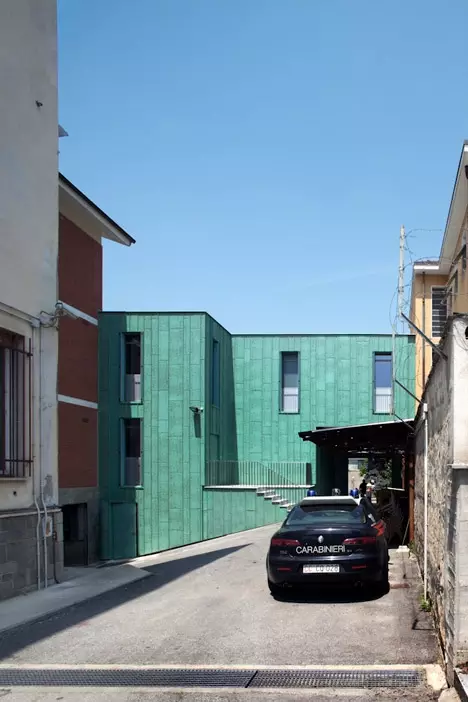 د-Carabinieri-Station-In-Saluzzo-by-Maurizio-Bradaschia_dezeen_468_31 پراخول