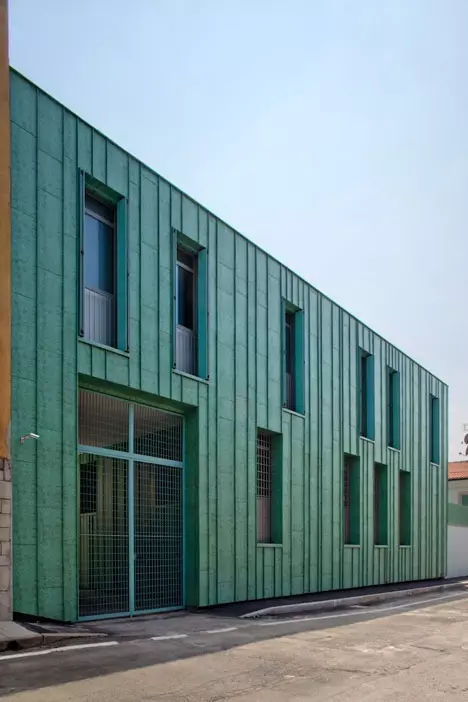 Expansion-of-the-Carabinieri-Station-in-Saluzzo-by-Maurizio-Bradaschia_dezeen_468_0