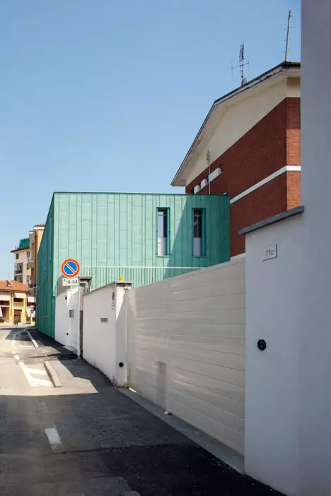 Expansion-of-the-Carabinieri-Station-in-Saluzzo-by-Maurizio-Bradaschia_dezeen_468_3