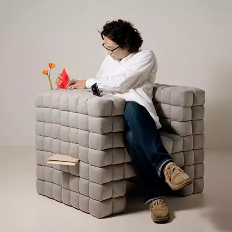 Lost in Sofa av Daisuke Motogi Architecture