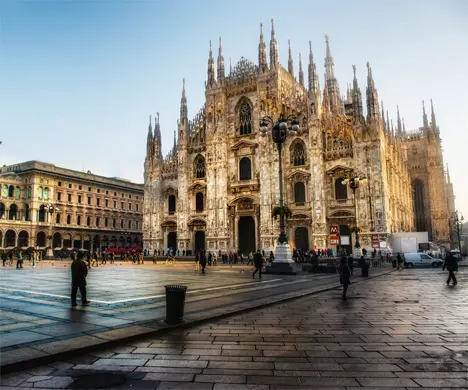 Katedral Milan, Duomo - gambar kahadean tina Shutterstock