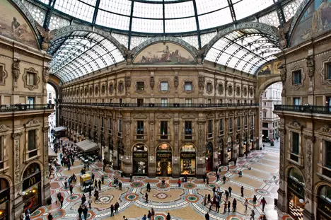 Galleria Vittorio Emanuele II - gambar kahadean tina Shutterstock