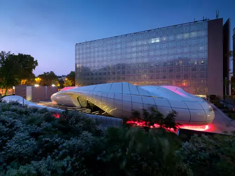 Une Architecture au Mobile Art Pavilion par Zaha Hadid