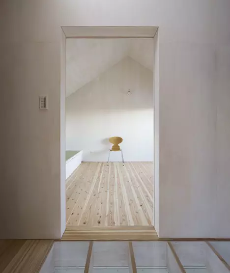 Cloudy House de Takao Shiotsuka