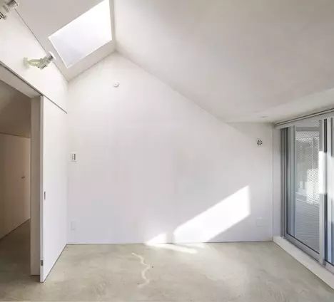 Cloudy House de Takao Shiotsuka