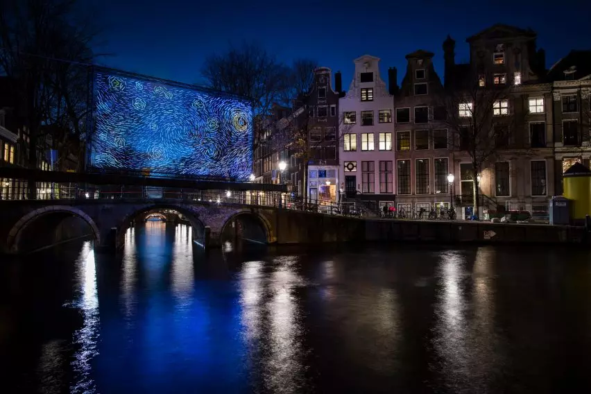 A Noite Estrelada de Van Gogh reimaxinada como unha instalación do Festival da Luz de Ámsterdam 81521_1