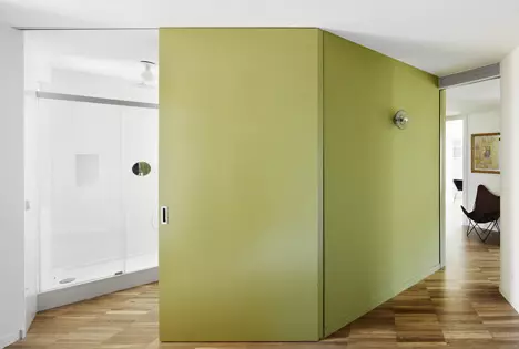 Lägenhetsrenovering i Barcelona av M2arquitectura