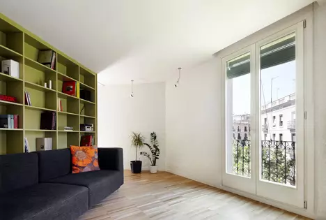 Lägenhetsrenovering i Barcelona av M2arquitectura