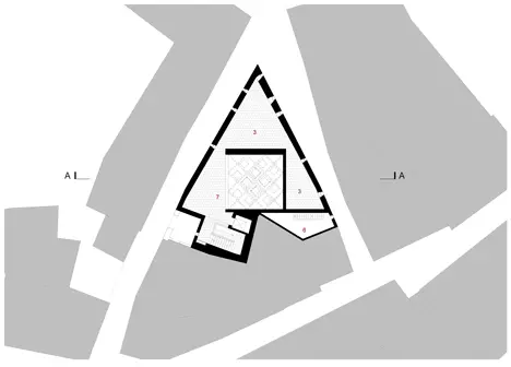 Premye etaj nan sant kiltirèl jwif ak yon kwen byen kwense pa Goncalo Byrne Arquitectos