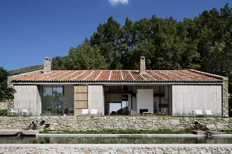 Off Grid Home ໃນ Extremadura ໂດຍ Ábaton