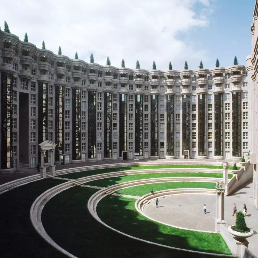 Le Théâtre la Les Espaces d'Abraxas de Ricardo Bofill Taller de Arquitectura