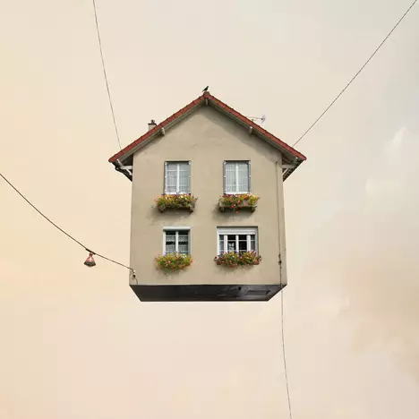 Flying Houses ដោយ Laurent Chéhère