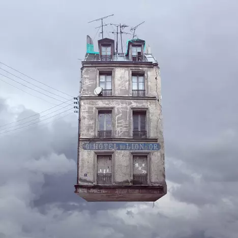 Flying Houses ដោយ Laurent Chéhère