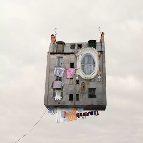 Flying Houses ដោយ Laurent Chéhère