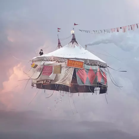 Flying Houses ដោយ Laurent Chéhère