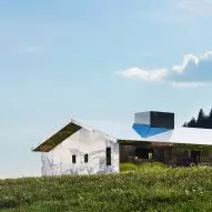 Mirage Gstaad pasqyroi instalimin e artit të ndërtesave nga Doug Aitken në Zvicër gjatë verës