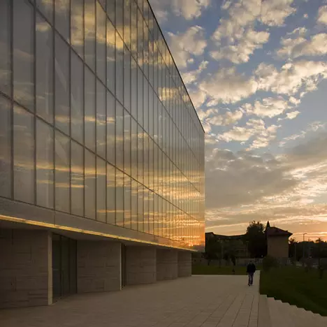 Regional Library at Knowledge Center ni Török és Balázs Építészeti