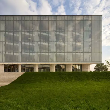 Regional Library at Knowledge Center ni Török és Balázs Építészeti