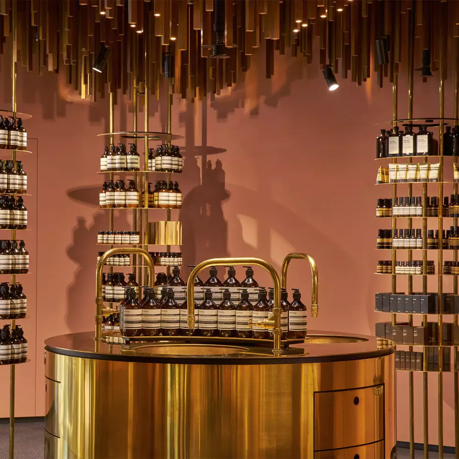 Aesop cosmetica winkel ynterieur troch Snøhetta yn Singapore