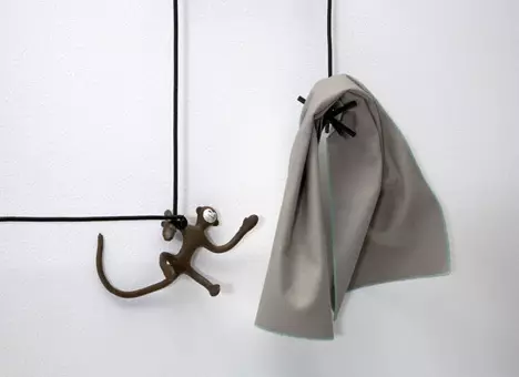 Towel Hanger los ntawm Hioomi Tahara