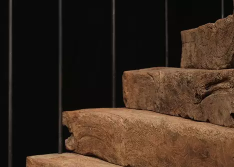 JamesPlumb martohet me dollapin dhe shkallët për ekspozitën në Milano