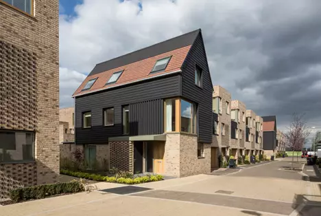 Abode at Great Kneighton của Proctor và Matthews Architects