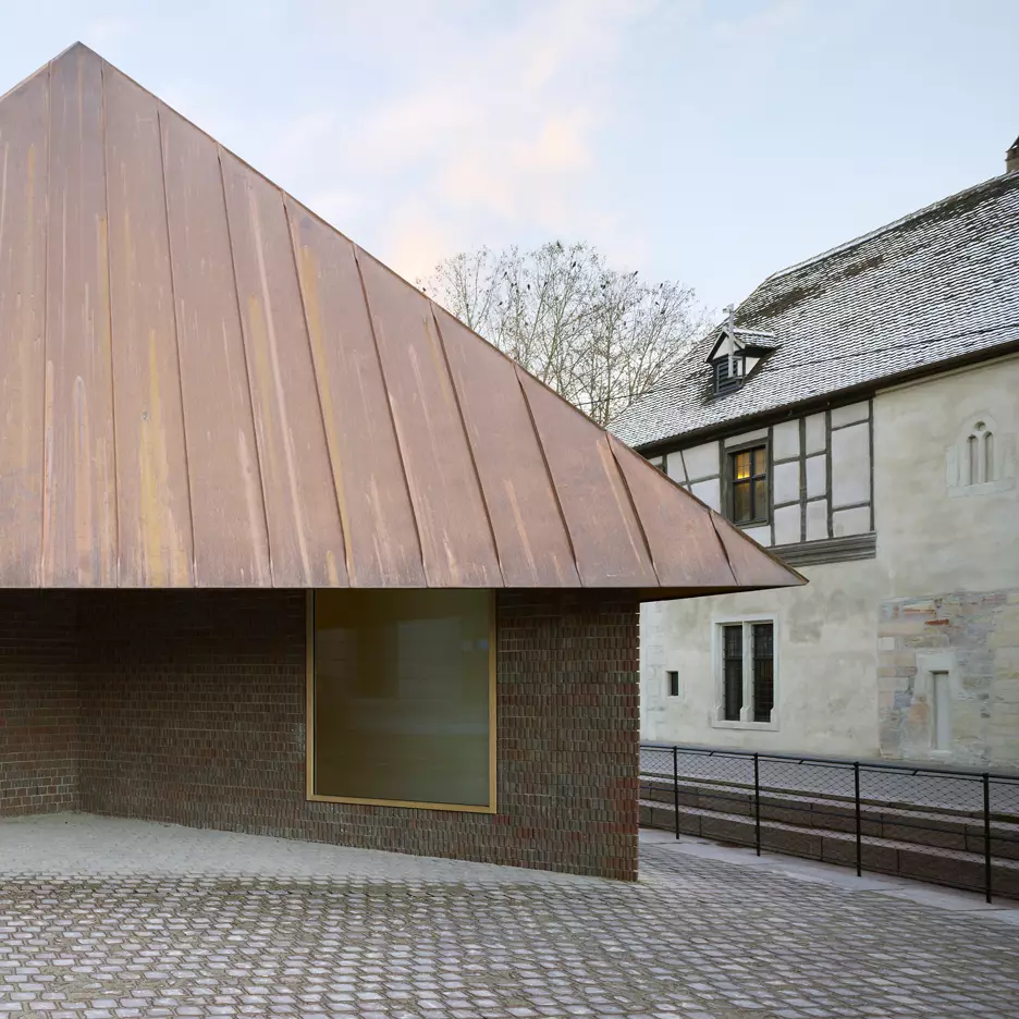 musee-unterlinden-expansion-herzog-de-meuron-colmar-france_dezeen_sqa