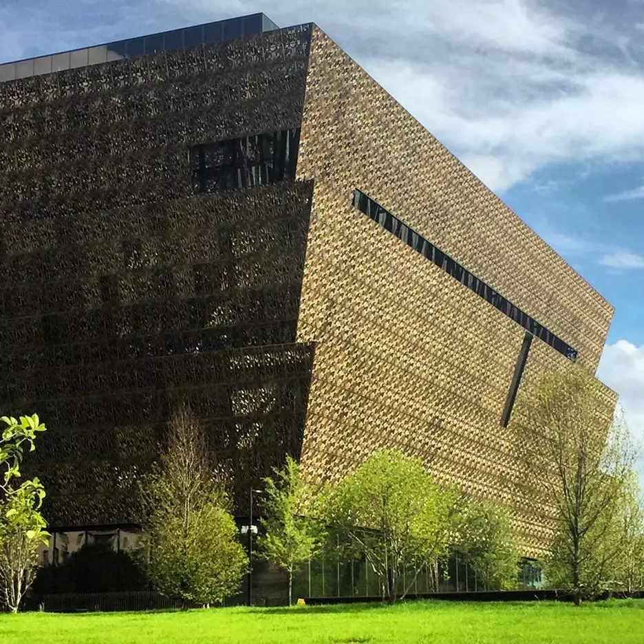 Muzeul Național Smithsonian de Istorie și Cultură Afro-Americană al lui David Adjaye (NMAAHC)