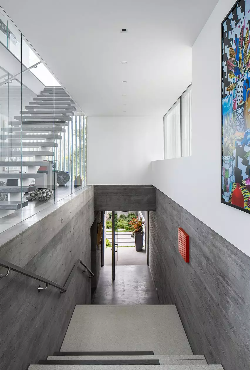 Escalier en bois et terrazzo dans la résidence Getty View