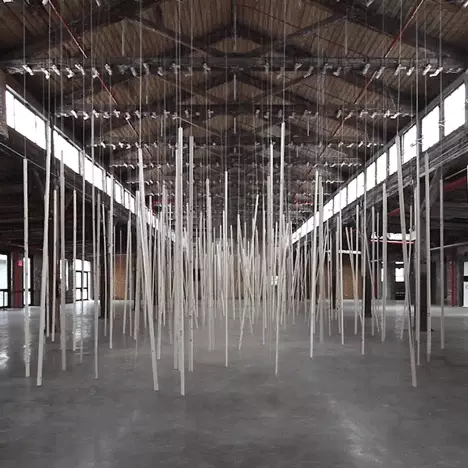 Studio Zimoun instalazioa New Yorkeko Knockdown Center-en