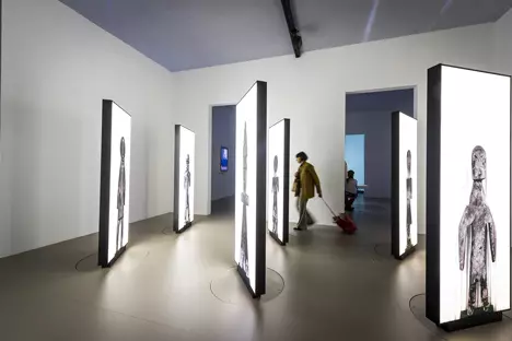 La mostra di Milano invita i visitatori ad esplorare le case di Ban, Hadid e Libeskind