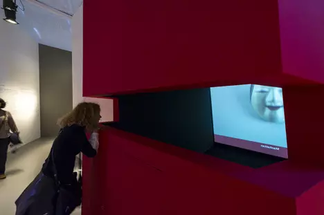 La mostra di Milano invita i visitatori ad esplorare le case di Ban, Hadid e Libeskind