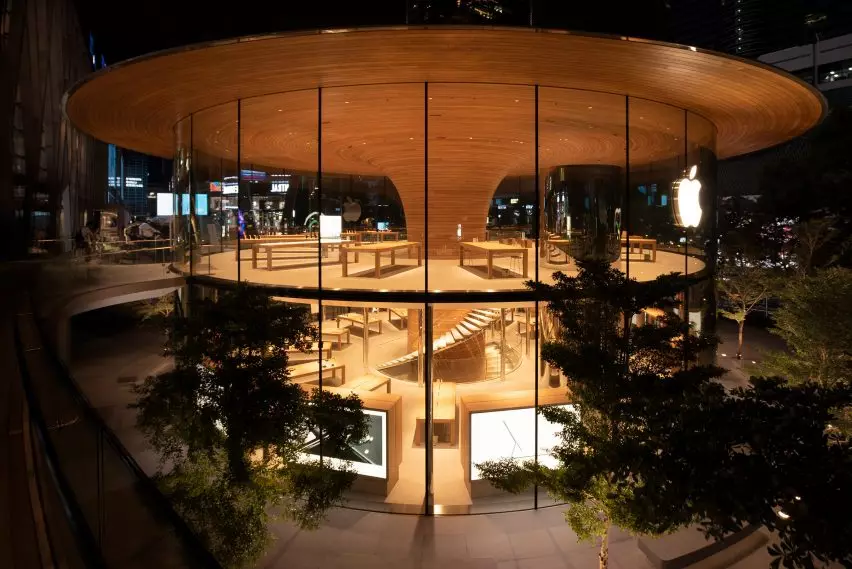 Apple Central World eftir Foster + Partners