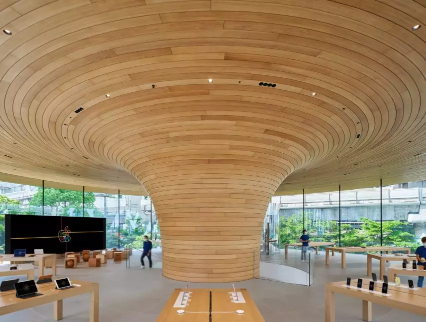 Apple Central World eftir Foster + Partners