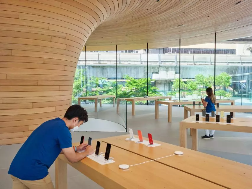 Apple Central World од Foster + Partners