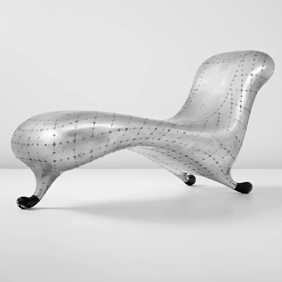 Lockheed-Lounge_Marc-Newson_dezeen_ret_sq