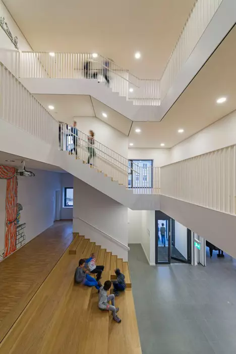 Grammar School në Karlsruhe, Gjermani nga Netzwerk Architekten