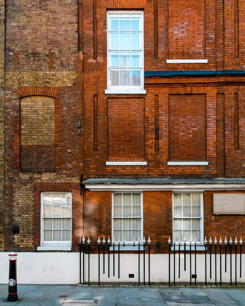 Sebuah kediaman di London dipaparkan dalam Rompakan Siang