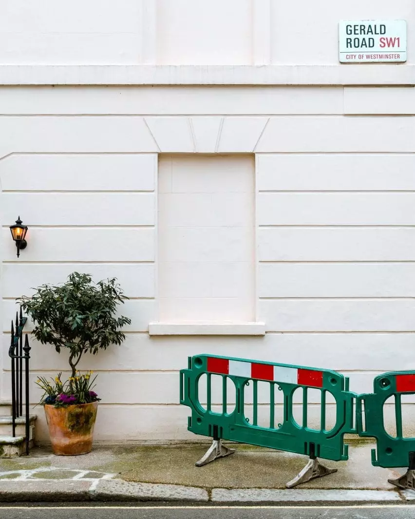 Tingkap rumah London yang dibakar