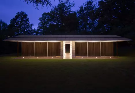 Ewan Cameron Architectsin Capel Manor House -vieraspaviljonki