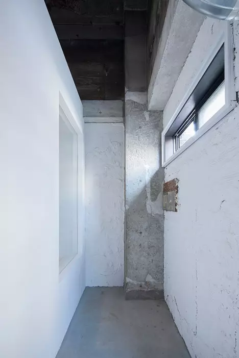 Casa con soppalco di Hiroyuki Tanaka