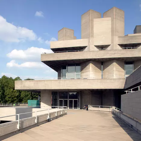 โรงละครแห่งชาติโดย Denys Lasdun