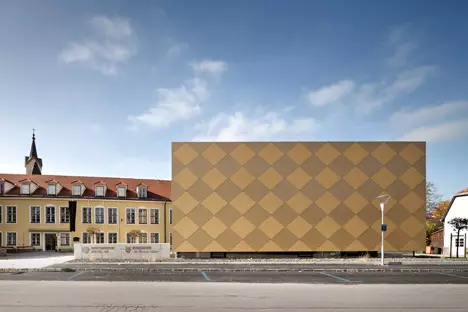 Goldstuck-Musikverein-por-Franz-Architekten