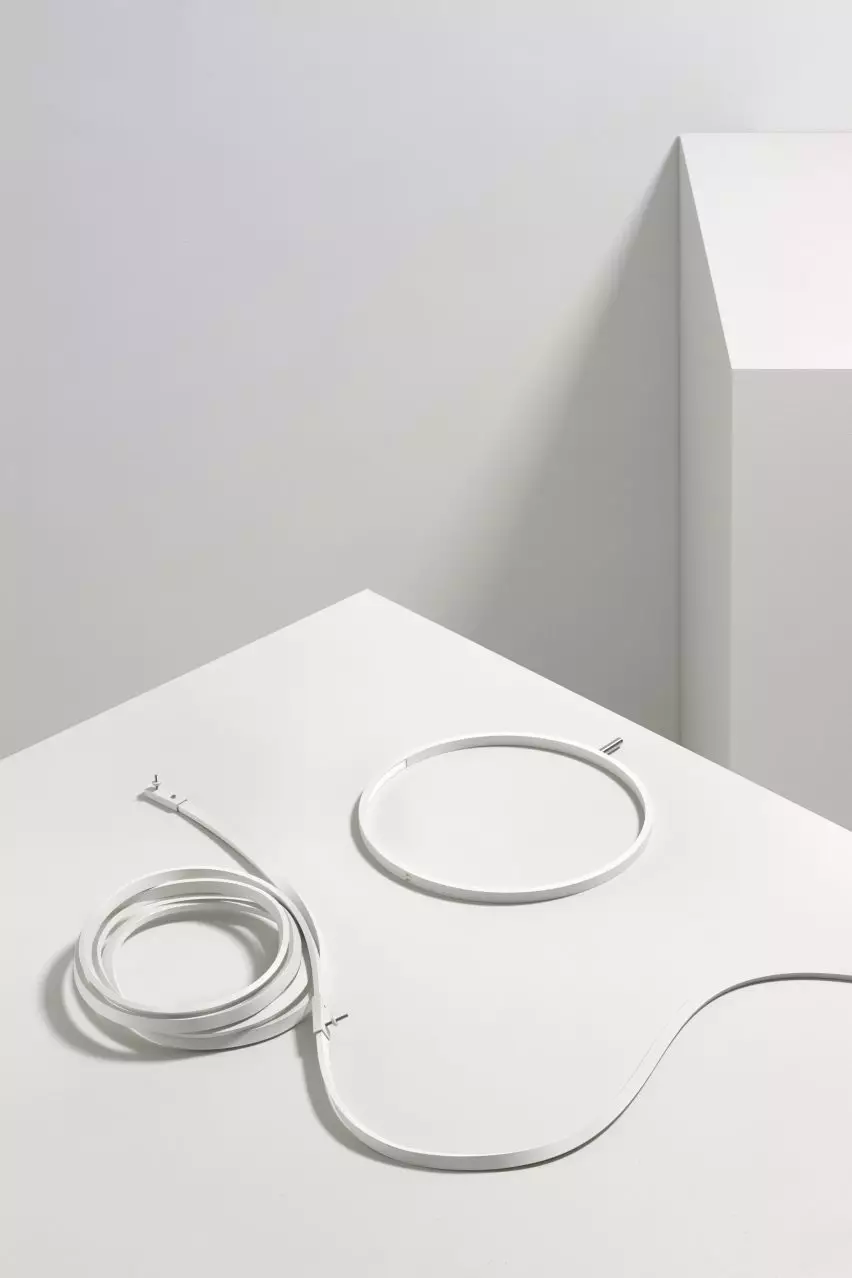 Milan: FLOS uchun Formafantasma tomonidan Blush Lamp va Wire Ring