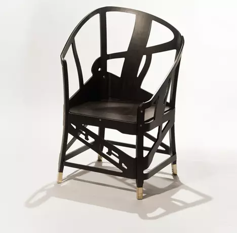 „Ibride“ paslėptos kėdės
